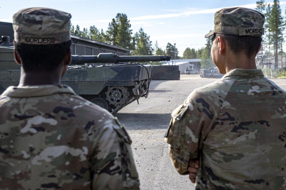 Screaming Eagles Check Out the Finnish Army’s Leopard 2 Main Battle ...