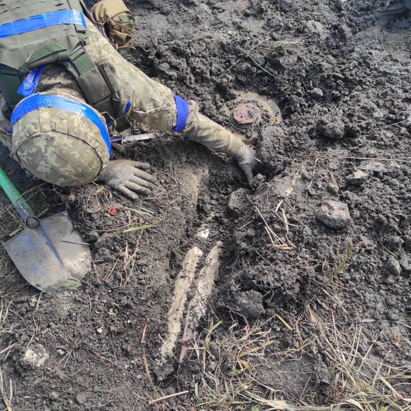 ‘Explosive Traps’: EOD Units Hunt for Russian Mines and Shells Inside ...